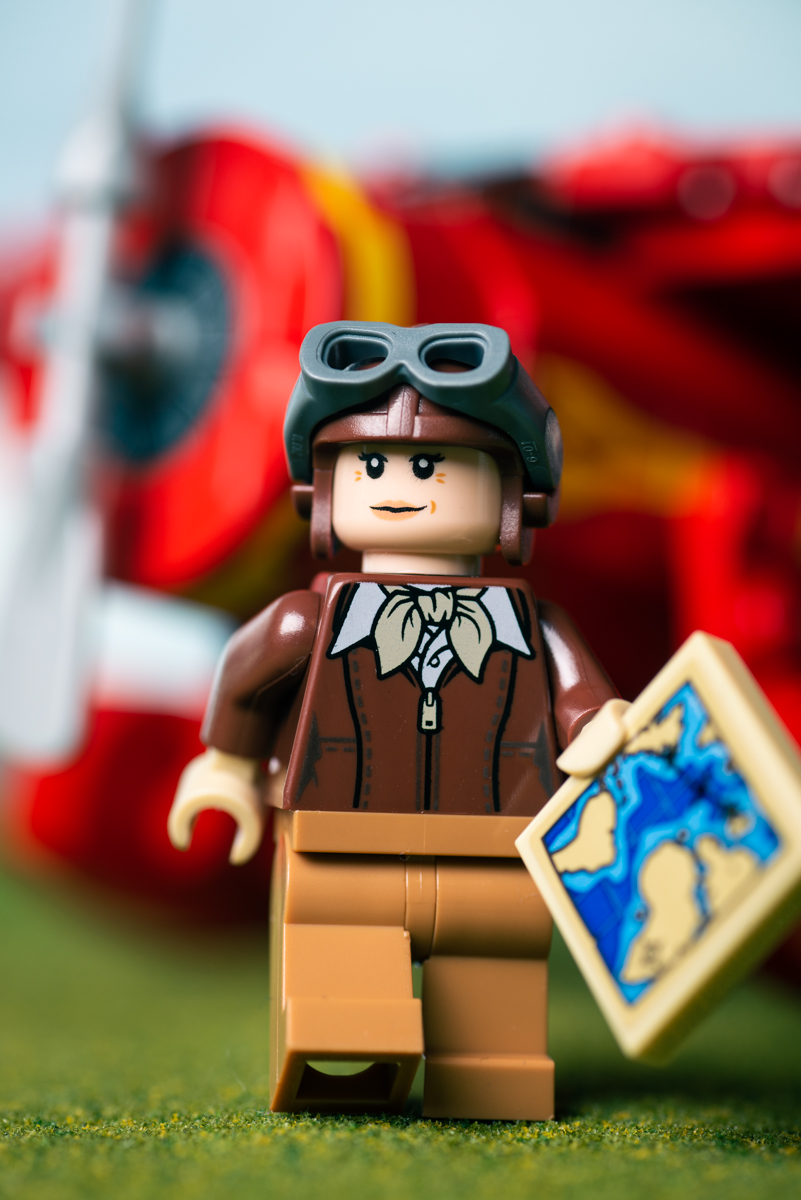 Review: 40450 Amelia Earhart Tribute - BrickCentral