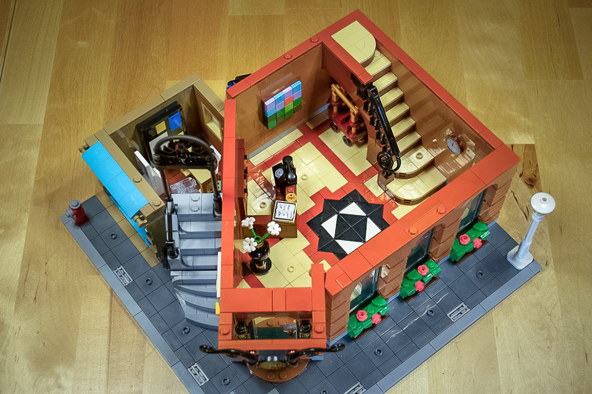 Review: LEGO Boutique Hotel 10297 - BrickCentral
