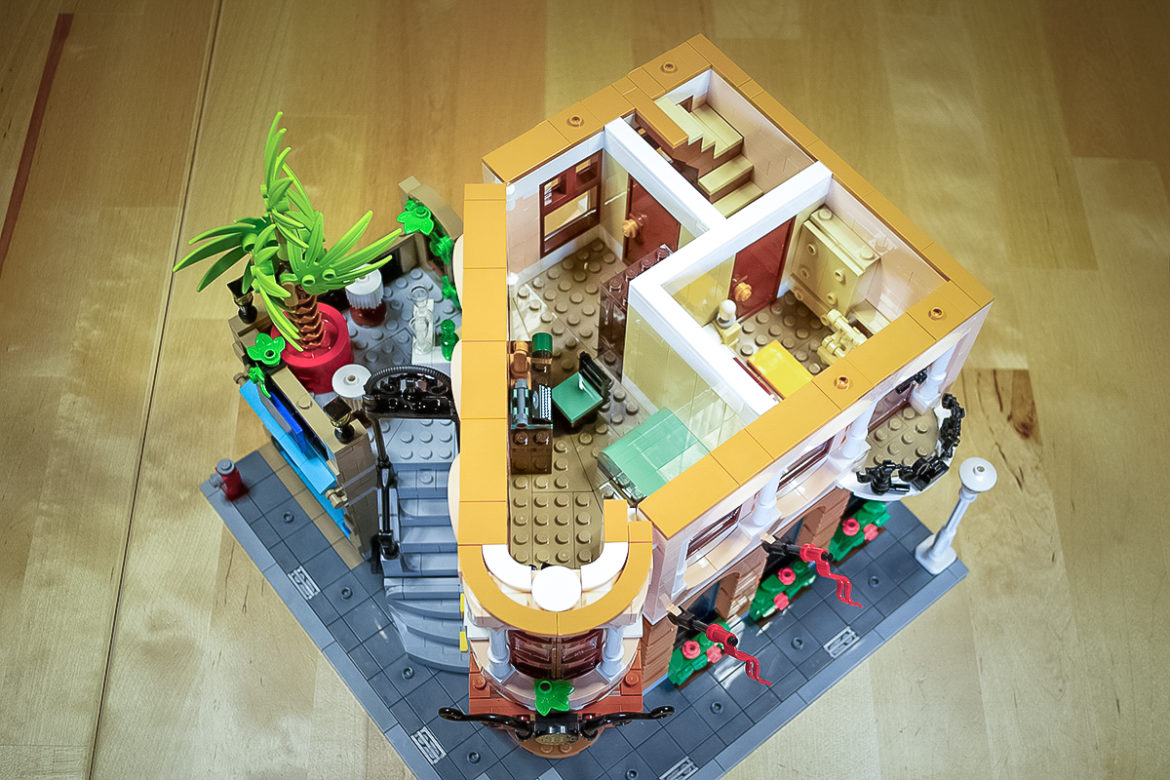 Review: LEGO Boutique Hotel 10297 - BrickCentral