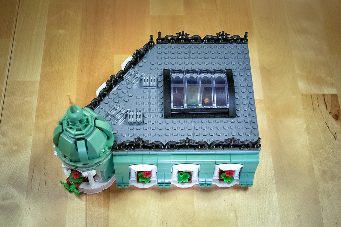 Review: LEGO Boutique Hotel 10297 - BrickCentral