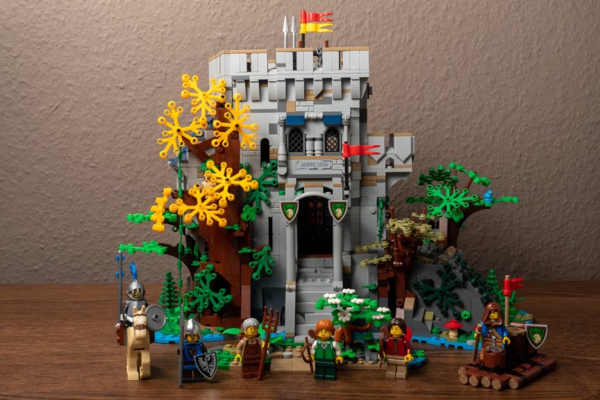 Review: LEGO BrickLink Castle in the Forest 910001 - BrickCentral