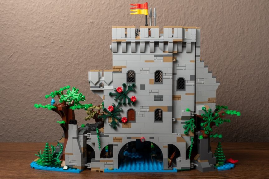 Review: LEGO BrickLink Castle in the Forest 910001 - BrickCentral