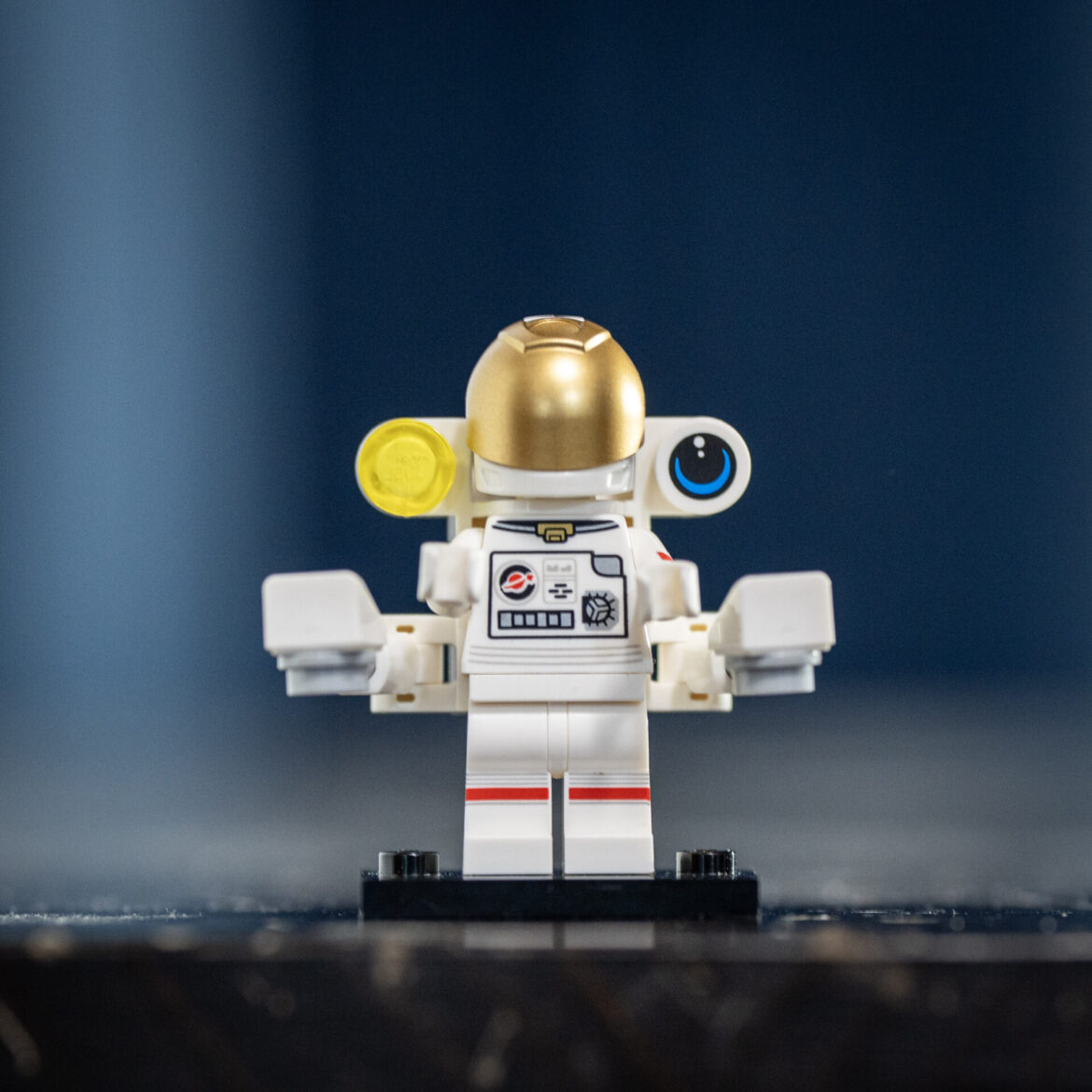 Review: LEGO® Minifigures Series 26 Space 71046 - BrickCentral