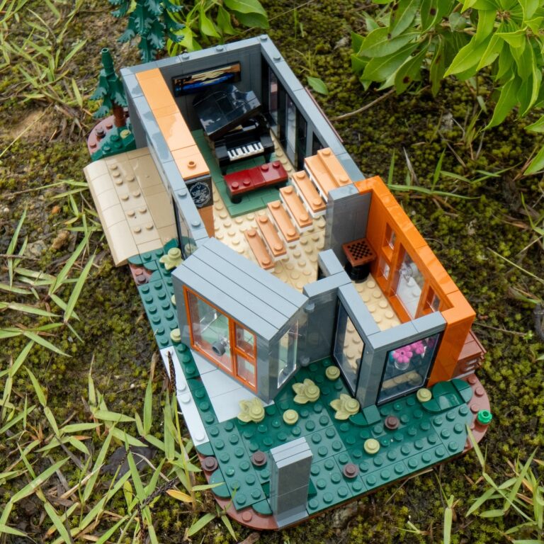 Photo Review: 21354 Twilight The Cullen House - BrickCentral